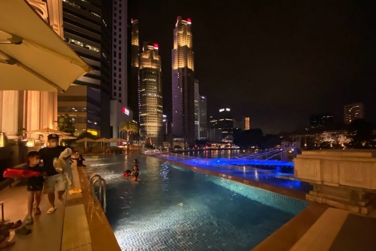 Review: The Fullerton Hotel – Premier Courtyard Room I Eat and Sleep